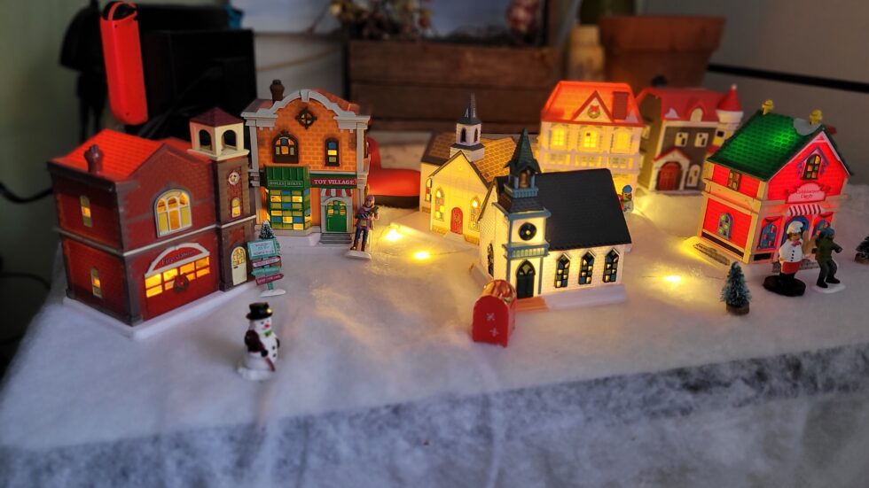 35 Cool Things Under 10 Dollars That Make the Perfect Gift